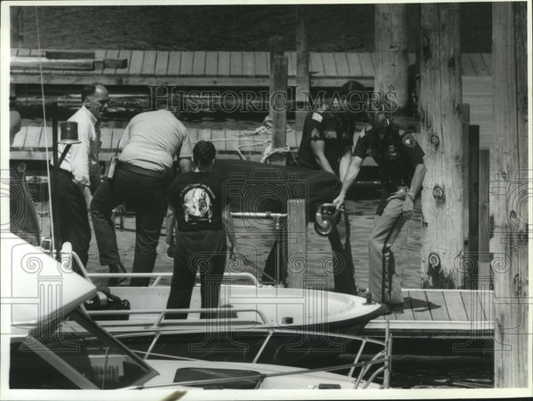 1994 Press Photo Lincoln County sheriff's deputies recover body of dro ...