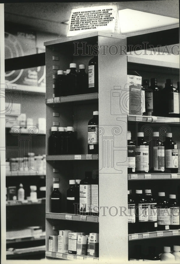 1980 Press Photo Drugs-A druggists shelves with generic substitution s ...
