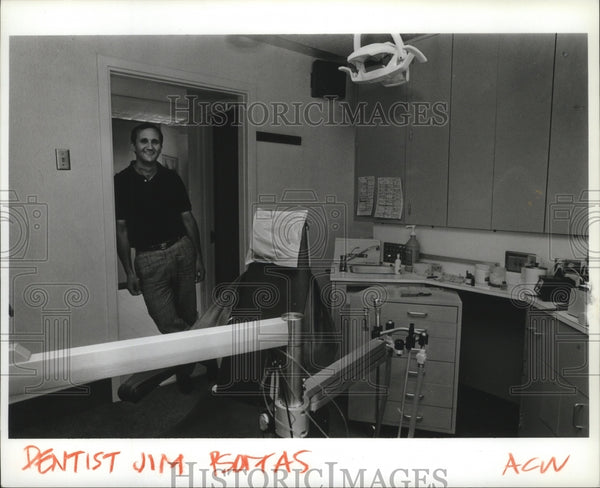 1991 Press Photo Dentist James P Psomas coach youth basketball in his ...
