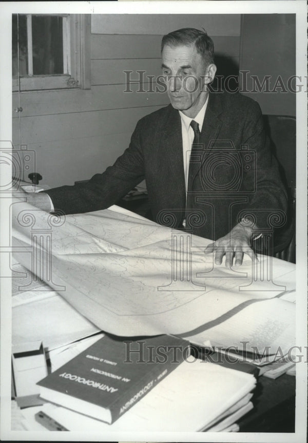 1966 Press Photo Dr Alfred Bowers anthropologist & professor Universit ...
