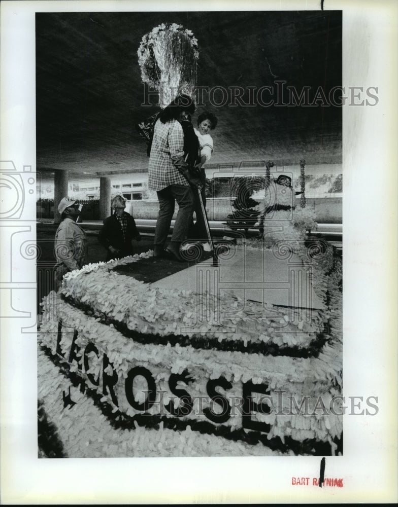 1986 Press Photo LaCrosse Float for Lilac Festival 1986 - spa71753 ...