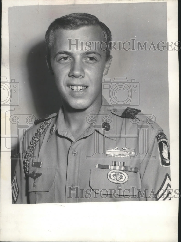 1968 Press Photo Sgt. Jimmy Spence Awarded Purple Heart and Gallantry ...