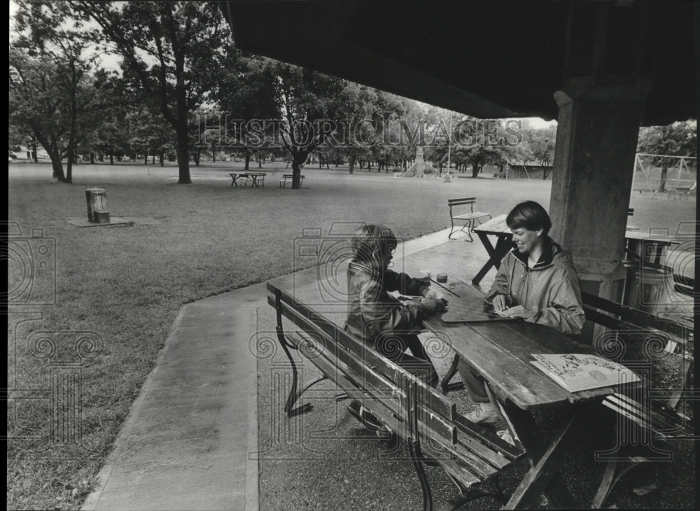 1984 Press Photo Ann Pilo & Kenneth King-Mission Park, Spokane Park Re ...