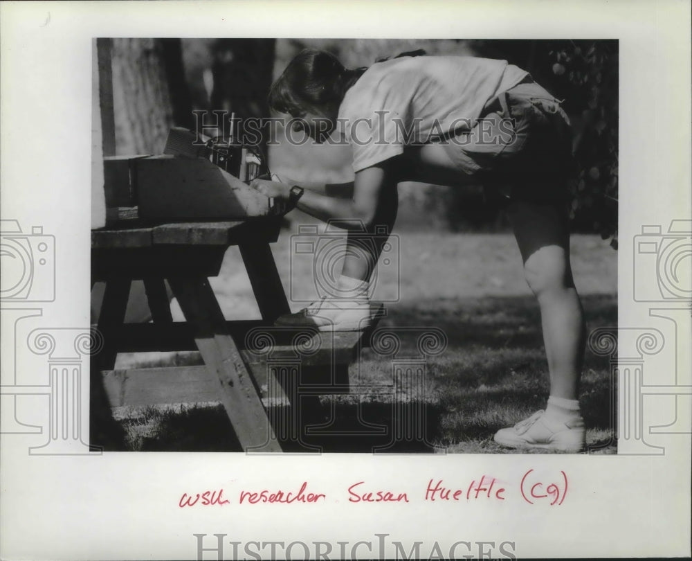 1989 Press Photo WSU Researcher Susan Hueltle at Newman Lake - spa7998 ...