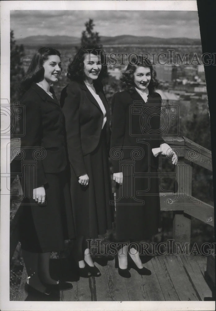 Press Photo Miss Glenda Bergen Poses With Other Ladies - Historic Images