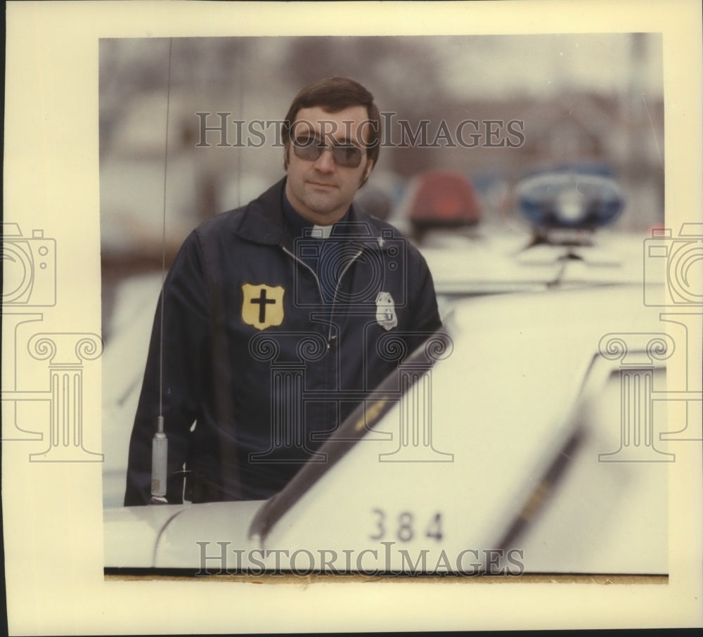 1983 Press Photo Rev Larry Faught, Chaplain of the Police Department ...