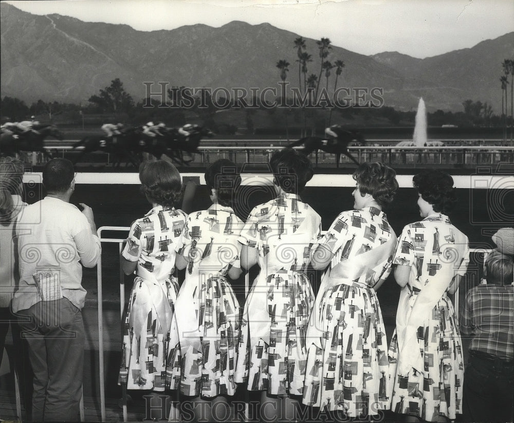 1962 Press Photo Gov. Rosellini and Washington's float queens at a spe ...