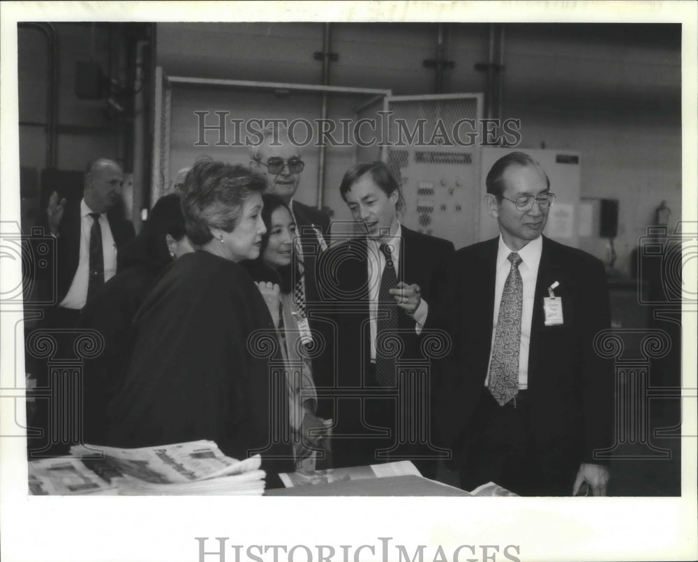 1996 Press Photo Publisher Stacey Cowles escorts Kohei Shiba, tour of ...