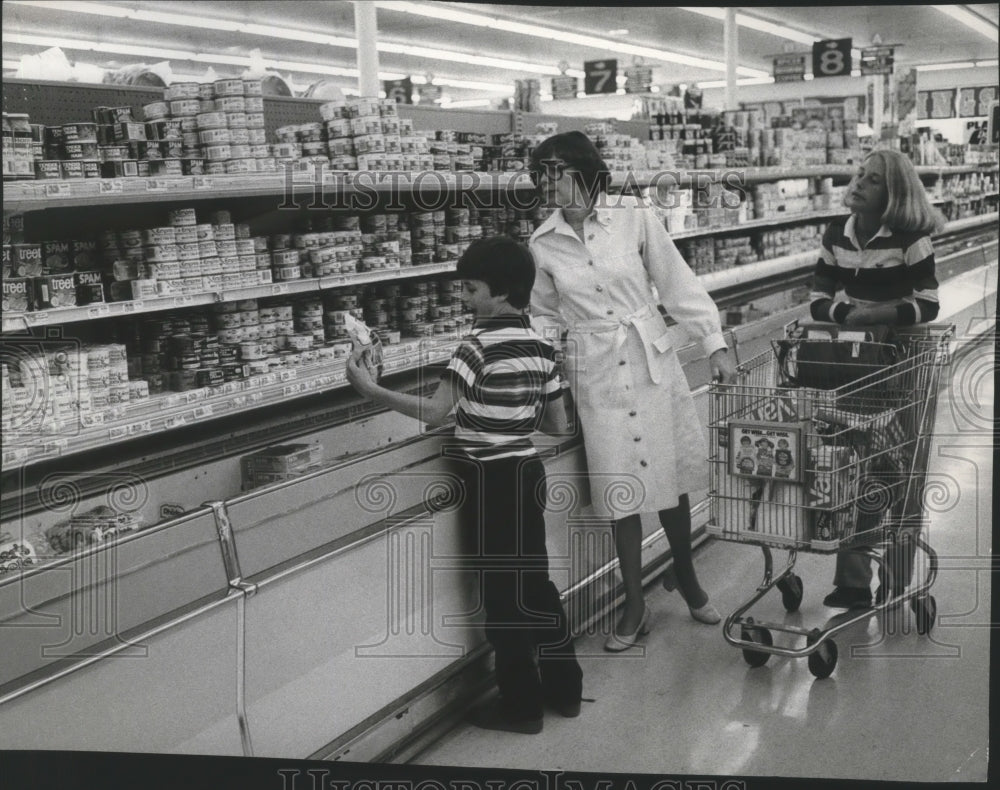 1979 Dr. Ruth Lawrence with Stephen & Jean at a N.Y. supermarket ...