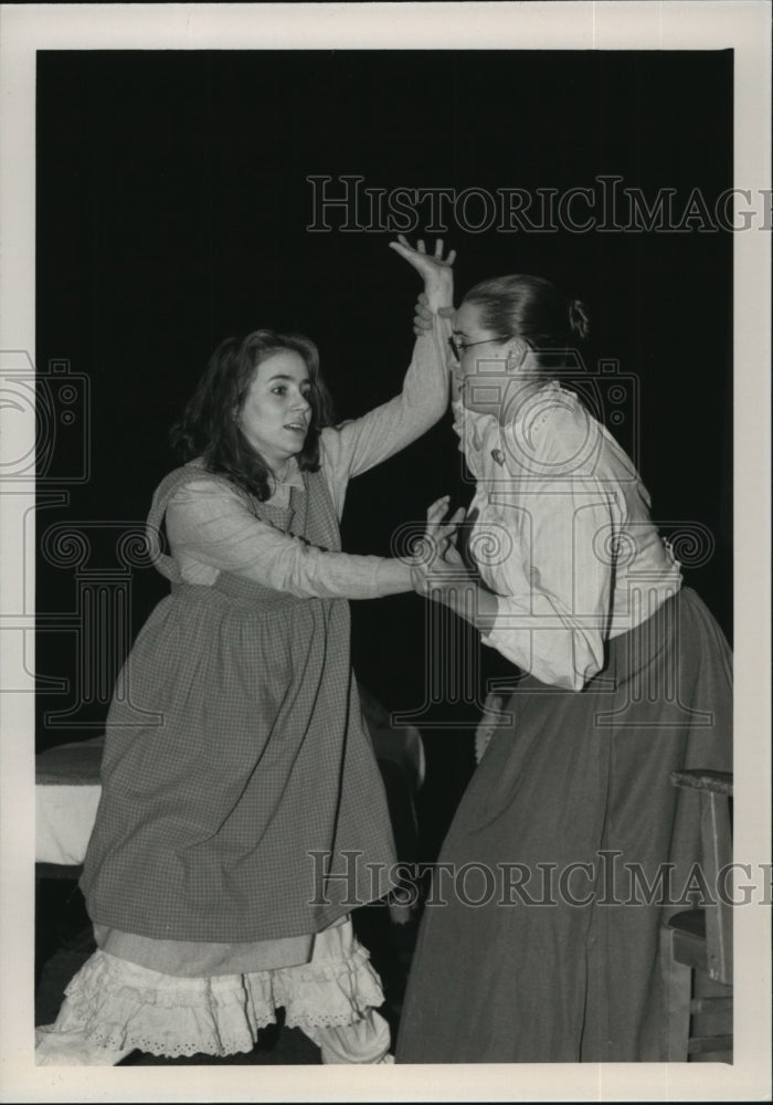 1993 Press Photo Annie Sullivan & Samantha Heuck in ""The Miracle Work ...