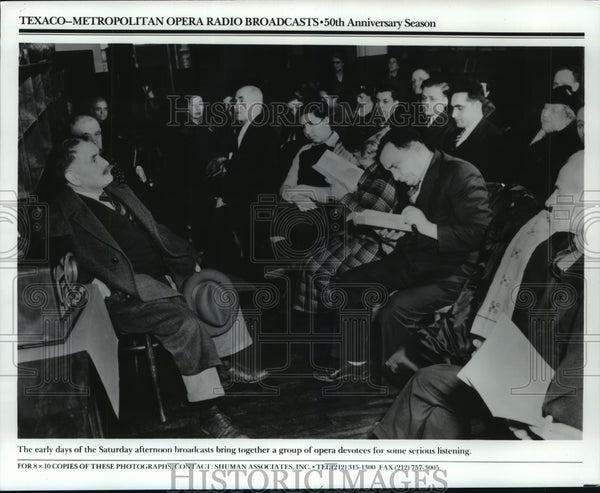 1990 Press Photo Photo commemorates 50 years of Metropolitan Opera bro ...