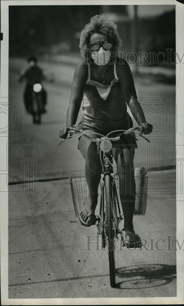 1980 Press Photo Marilyn Richmond rides in Chewelah after Mt St Helen ...
