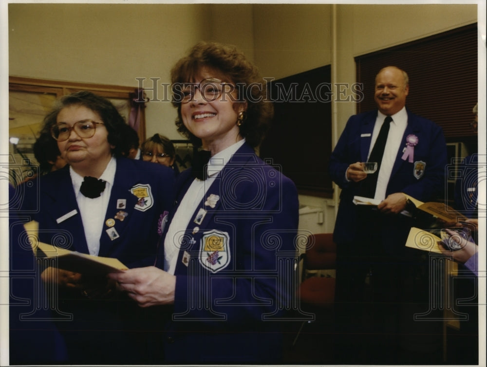 1994 Press Photo Lilac festival director Sandi Prince and fellow judge ...