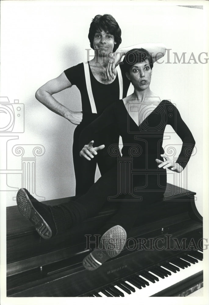 1981 Mime artists Robert Shields and his wife, Lorene Yarnell ...