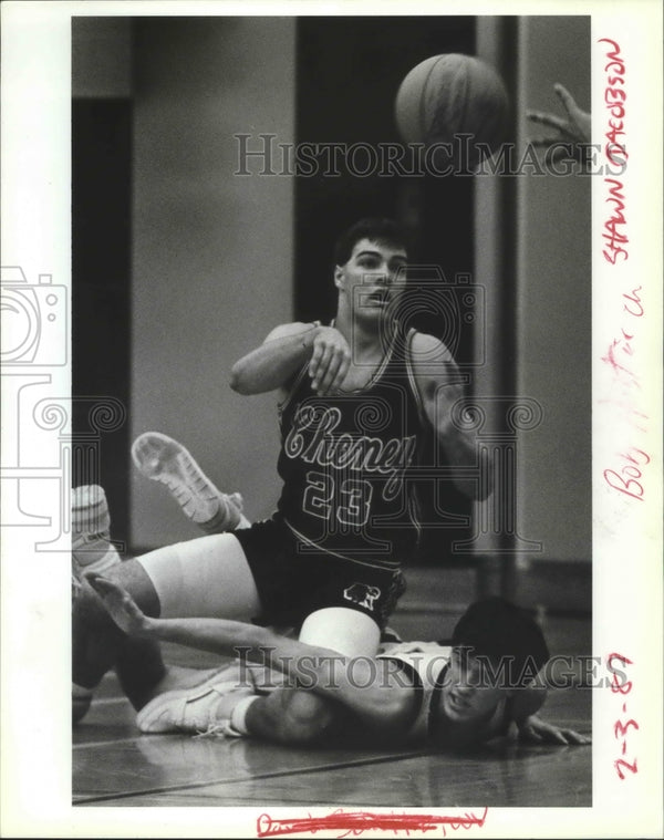 1987 Press Photo Cheney basketball player Bob Austin not afraid to get ...