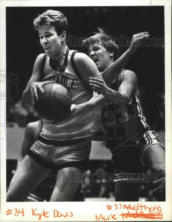 1984 Basketball players Kyle Davis and Mark Midtlying - Historic Images