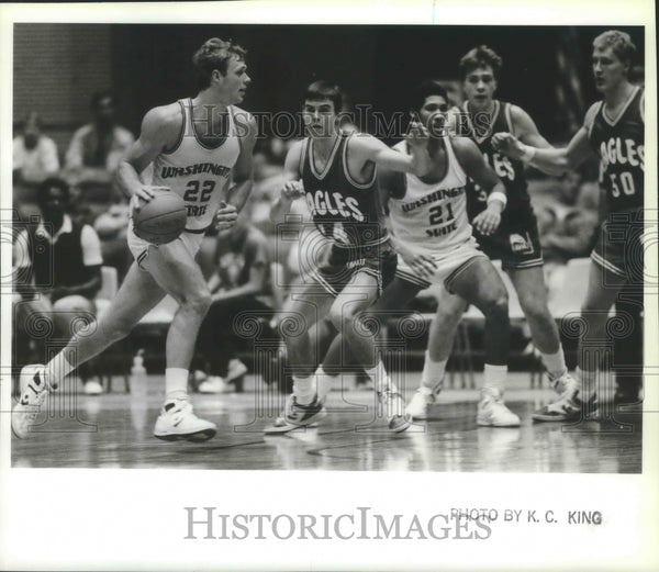 1986 Press Photo Brian Quinnett tries to dribble basketball by Brian S ...