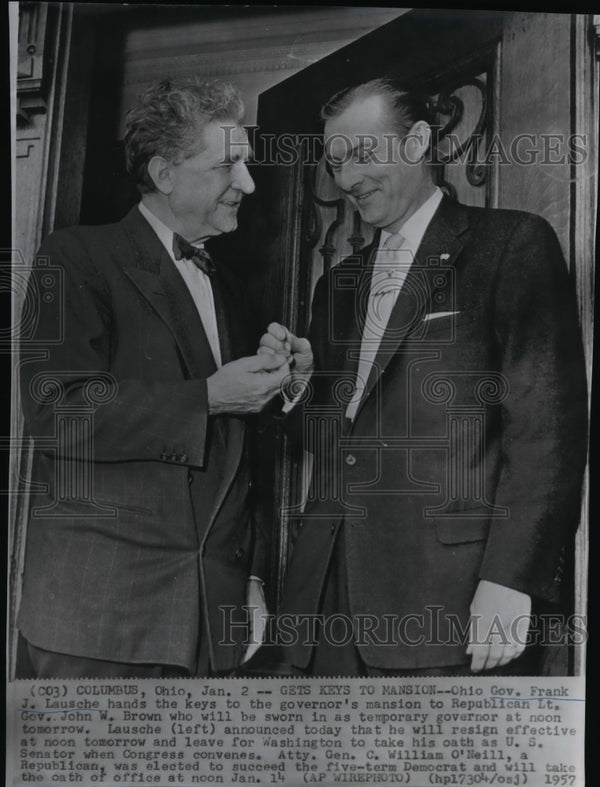 1957 Press Photo Ohio Gov. Frank J. Lausche hands the keys to Gov. Joh ...