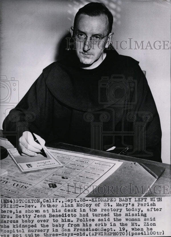 1955 Reverend Father Alan McCoy was given kidnapped baby - Historic Images