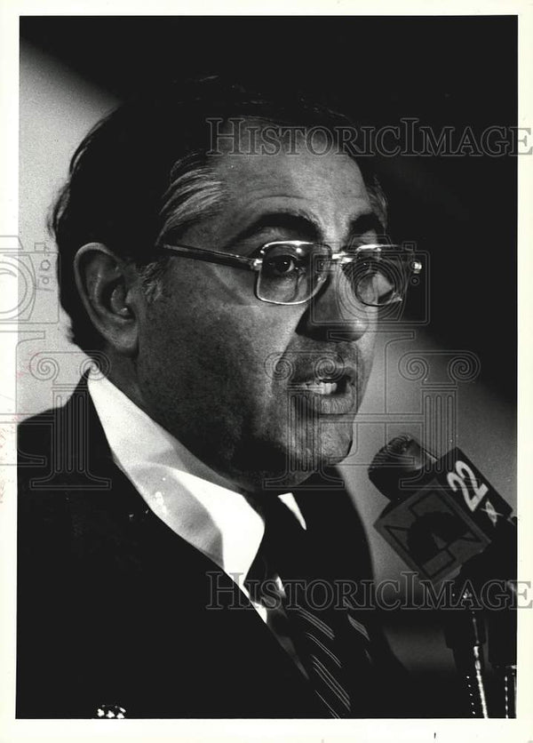 1981 Press Photo Guy Carbone, Republican Governor Nominee in Holyoke M ...