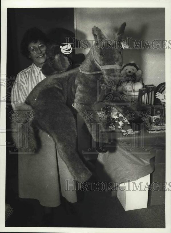 1986 Press Photo Suzanne Beeching at Crouse irving Hospital with Chris ...