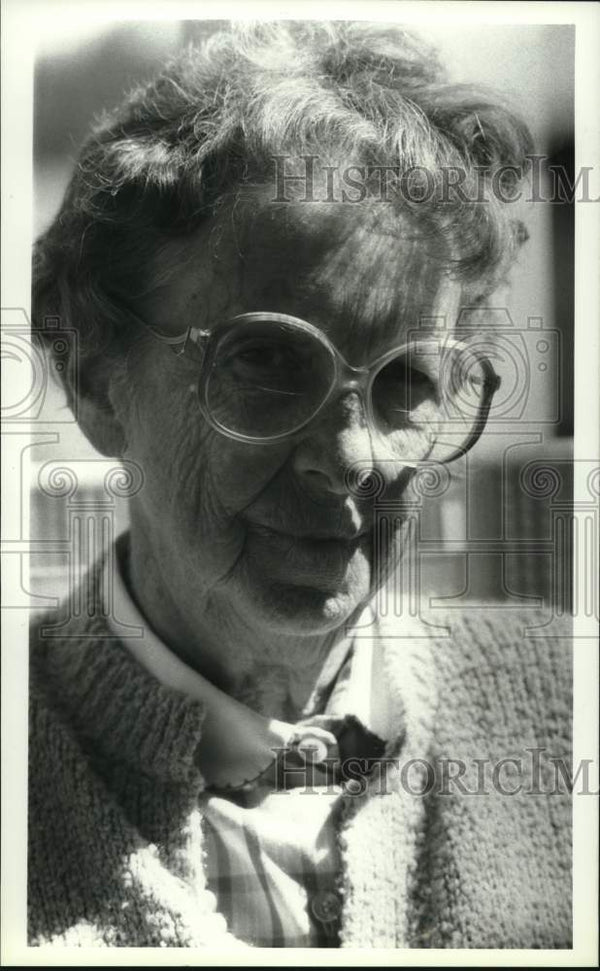1988 Press Photo 76-year-old Eleanor Smith, of Morrisville, New York ...