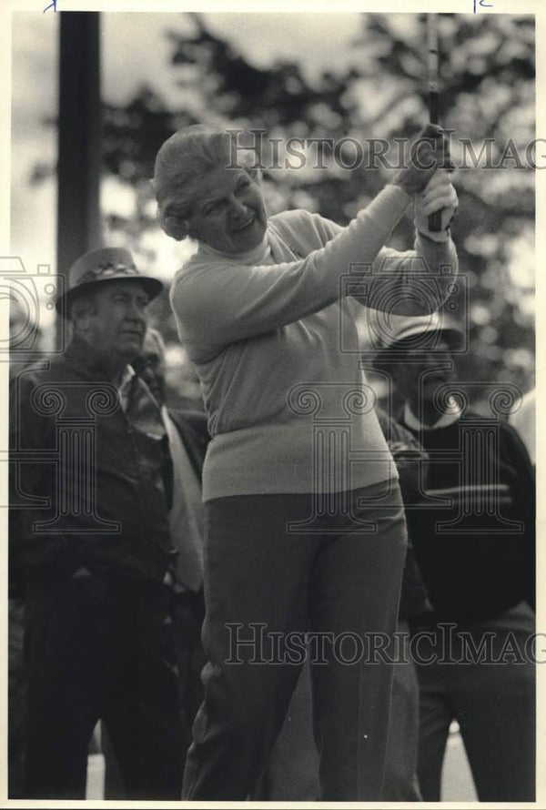 1988 Press Photo Golfer Ginnie Allen at Burnet Park Golf Course - sya9 ...