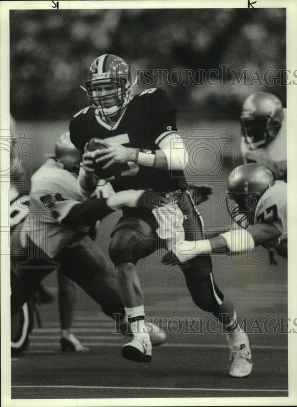 1988 Press Photo Syracuse U football player Tod Philcox runs thru Navy ...