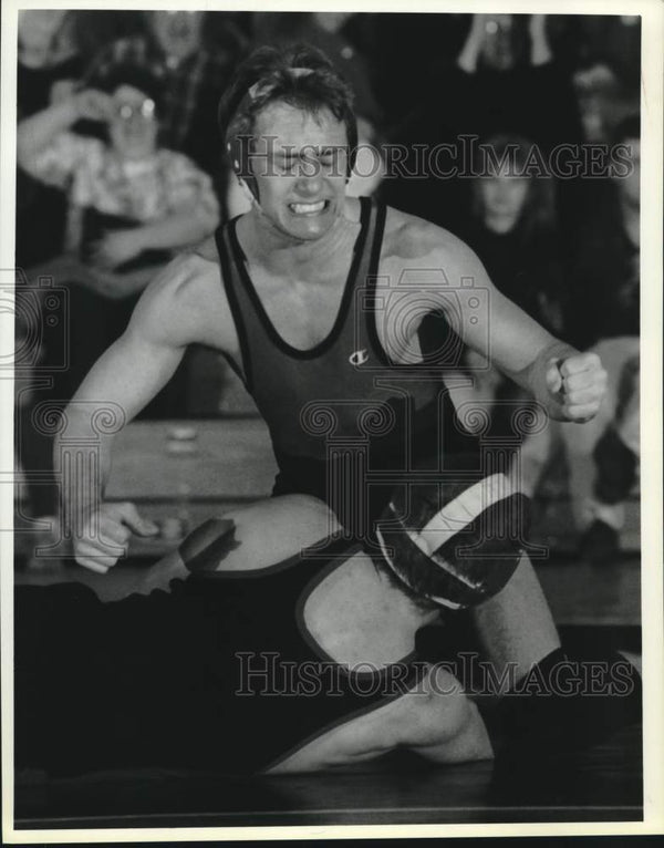 1992 Press Photo Mexico wrestler Josh Downing clinches fists in victor ...