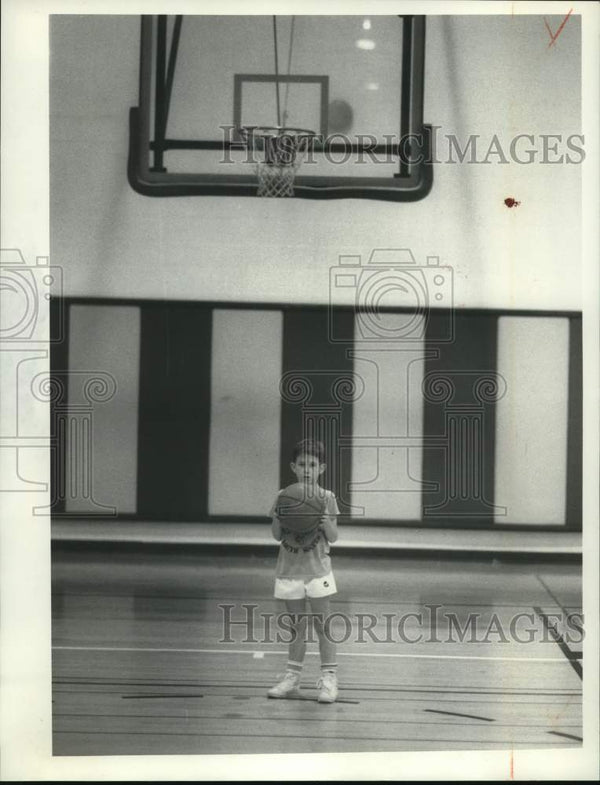 Press Photo Oswego State basketball camp participant John Mowry - sys0 ...