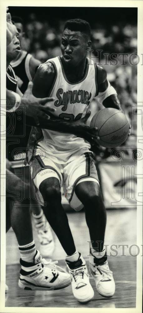 1989 Press Photo Syracuse basketball player David Johnson in the Carri ...