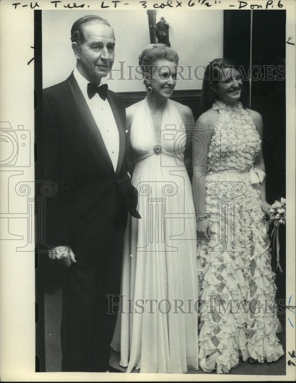 1973 Press Photo Mr. & Mrs. Cornelius Vanderbilt Whitney & daughter He ...