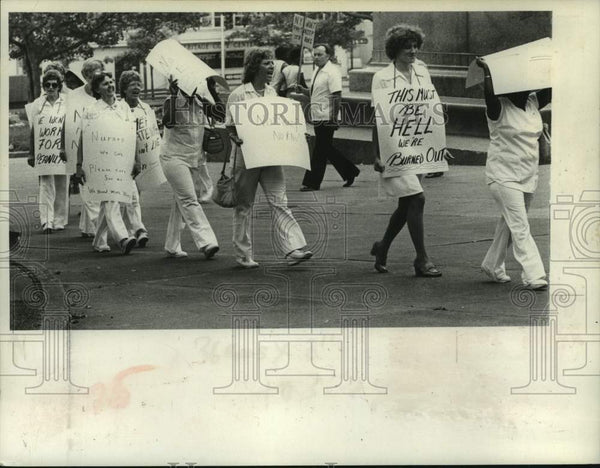 1981 Press Photo Nurses picketing in Albany, New York - tua15344 ...