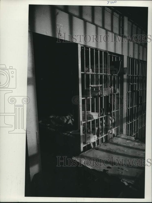 1979 Press Photo Dimly lit cell in Schenectady, New York Couty Jail ...