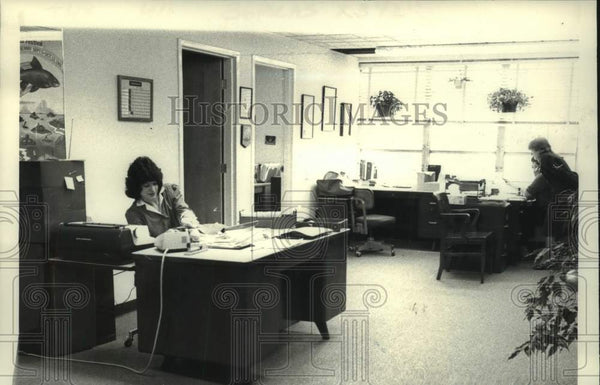 1983 Cindy Long, secretary, at desk in NY Association for Disabled ...