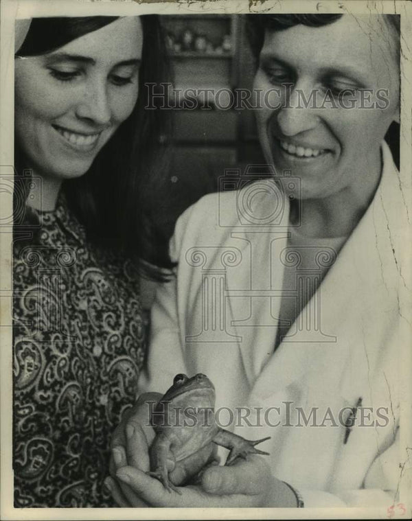 1968 Shelly Malone 53 Belvadere Lane, Albany, New York holds a frog ...