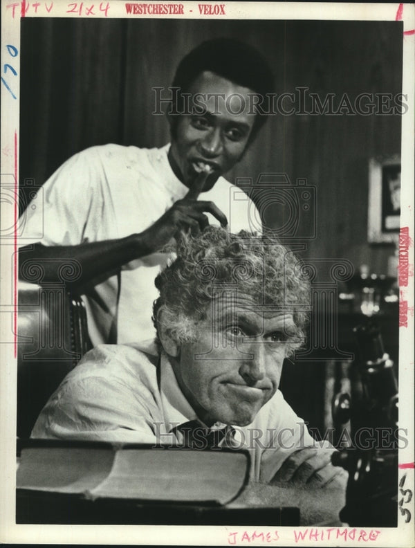 Press Photo Actors Cleavon Little and James Whitmore in Temperatures R ...