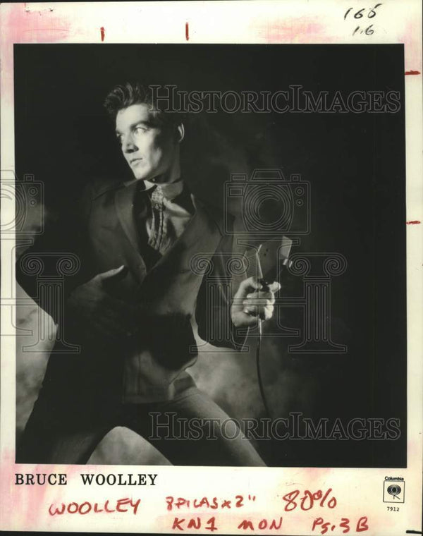 1980 Press Photo Columbia Records recording artist Bruce Woolley - tup ...