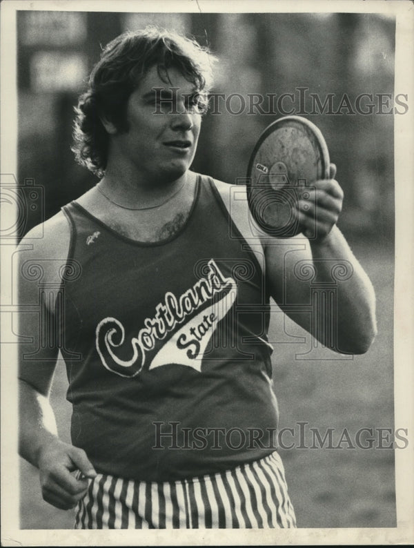 1982 Press Photo Cortland State discus thrower Jim Monaco in New York ...