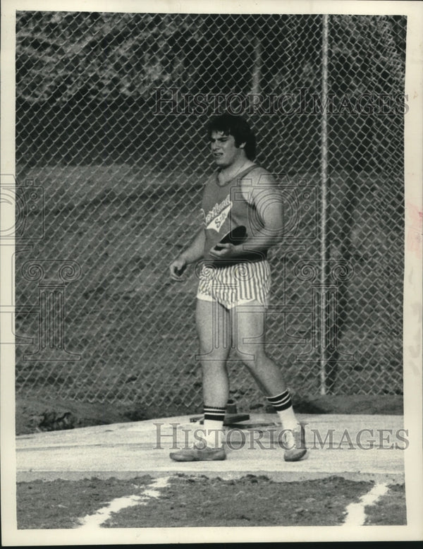 1982 Press Photo Cortland State discus thrower Jim Monaco in New York ...