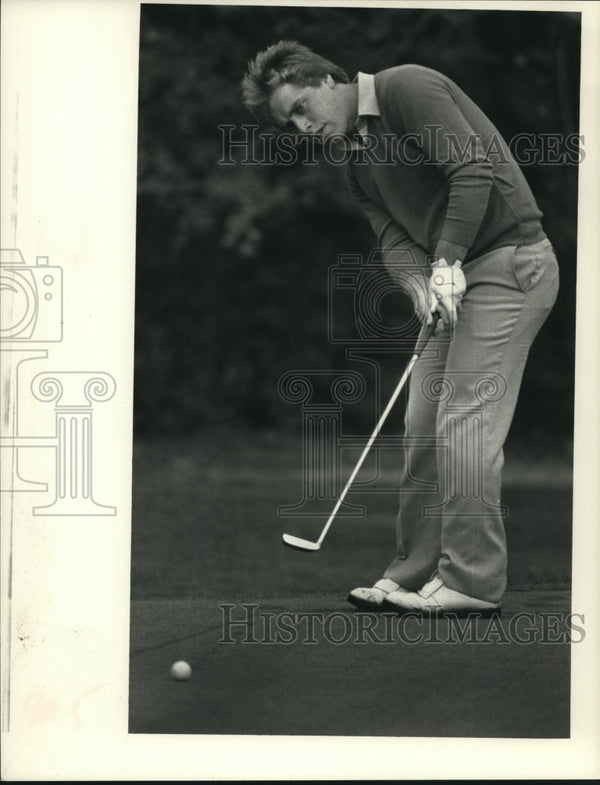 Press Photo Golfer Randy Duncan of Winding Brook putts ball at Troy Co ...