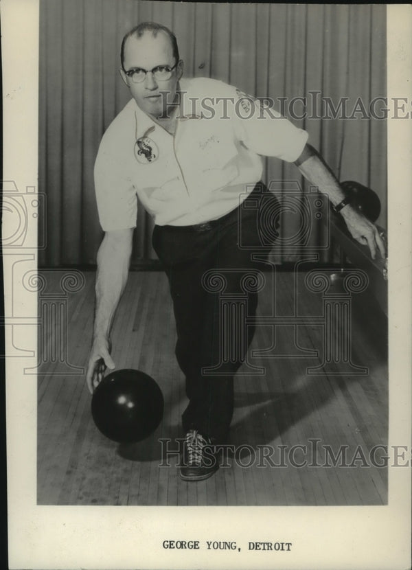 1960 Press Photo Bowler George Young of Detroit, Michigan, releases ba ...
