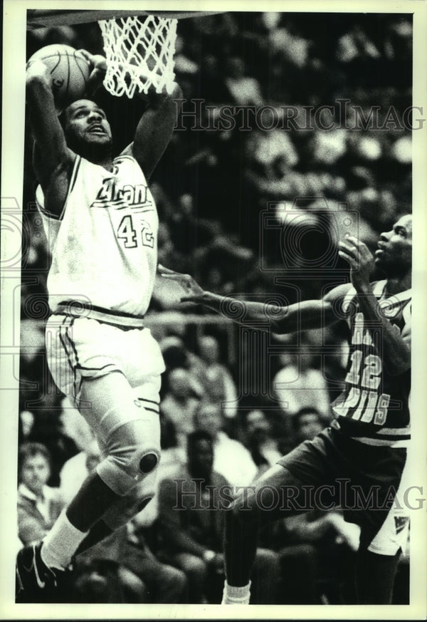 1990 Press Photo Albany Patroons vs. Grand Rapids Hoops action in New ...