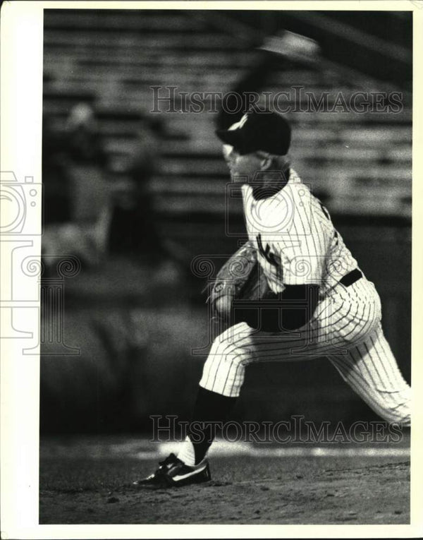 Press Photo New York Yankees baseball pitcher Wade Taylor in action ...